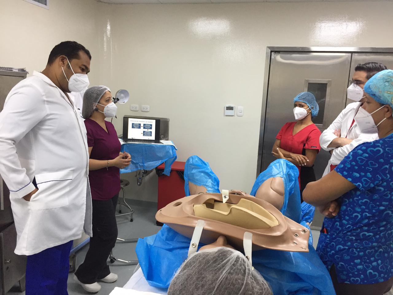 SNS capacita ginecólogos en “Código Rojo” para manejo de hemorragias ...